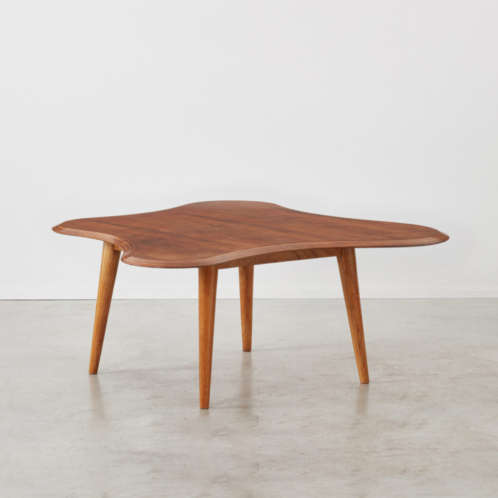 Neil Morris walnut Cloud table | Béton Brut